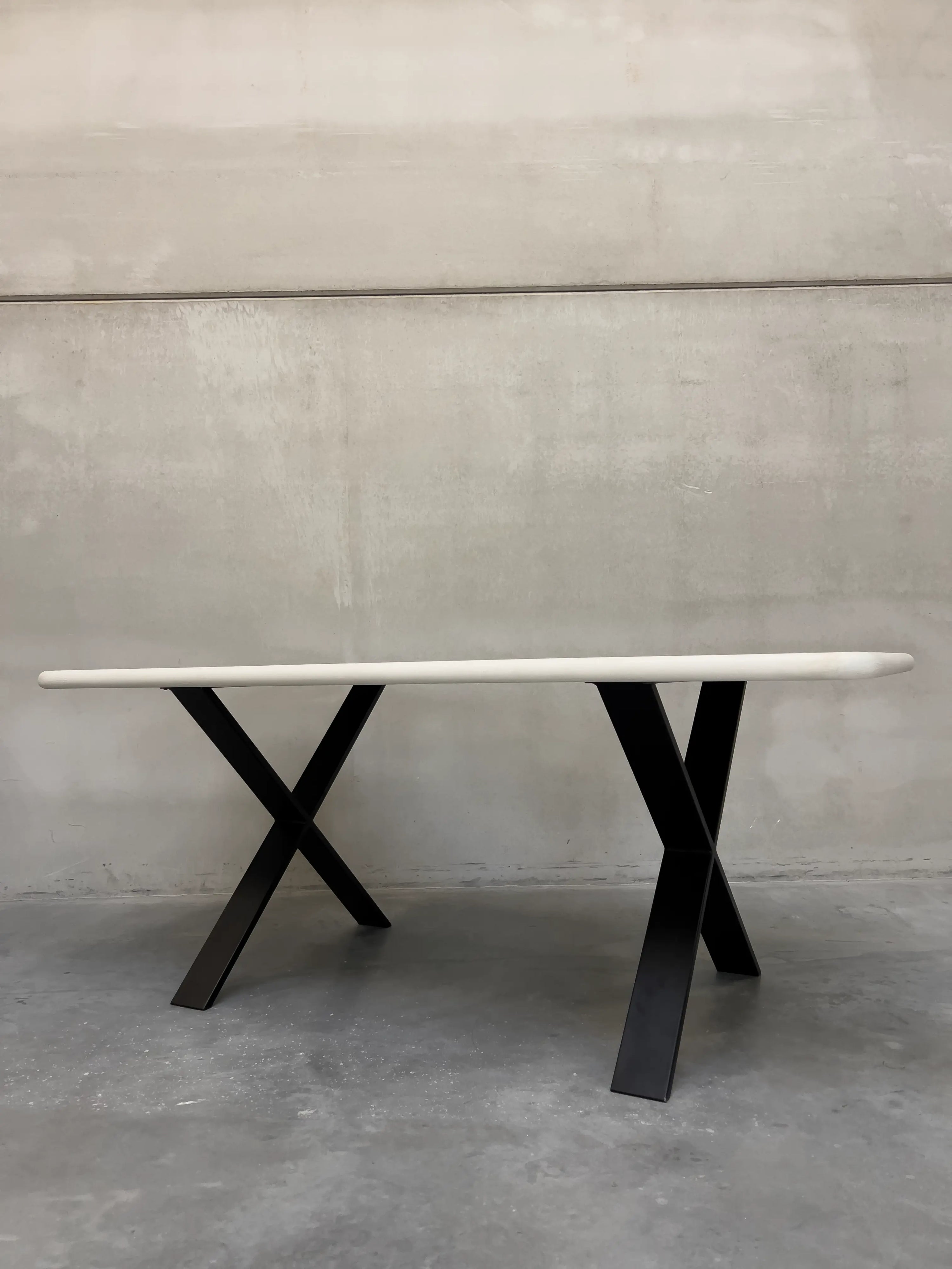 Liana - Waxed concrete dining table (MORTEX®) – The Concrete Table Co.